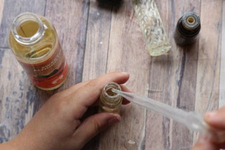 DIY Perfume Roller Bottle With Essential Oils - Homemade Gift Idea