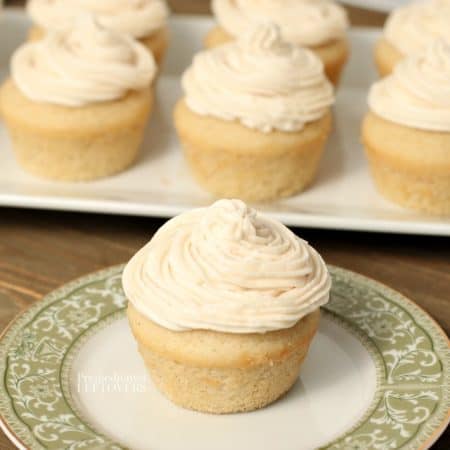 Crisco Frosting Recipe - Easy homemade icing for decorating cakes!